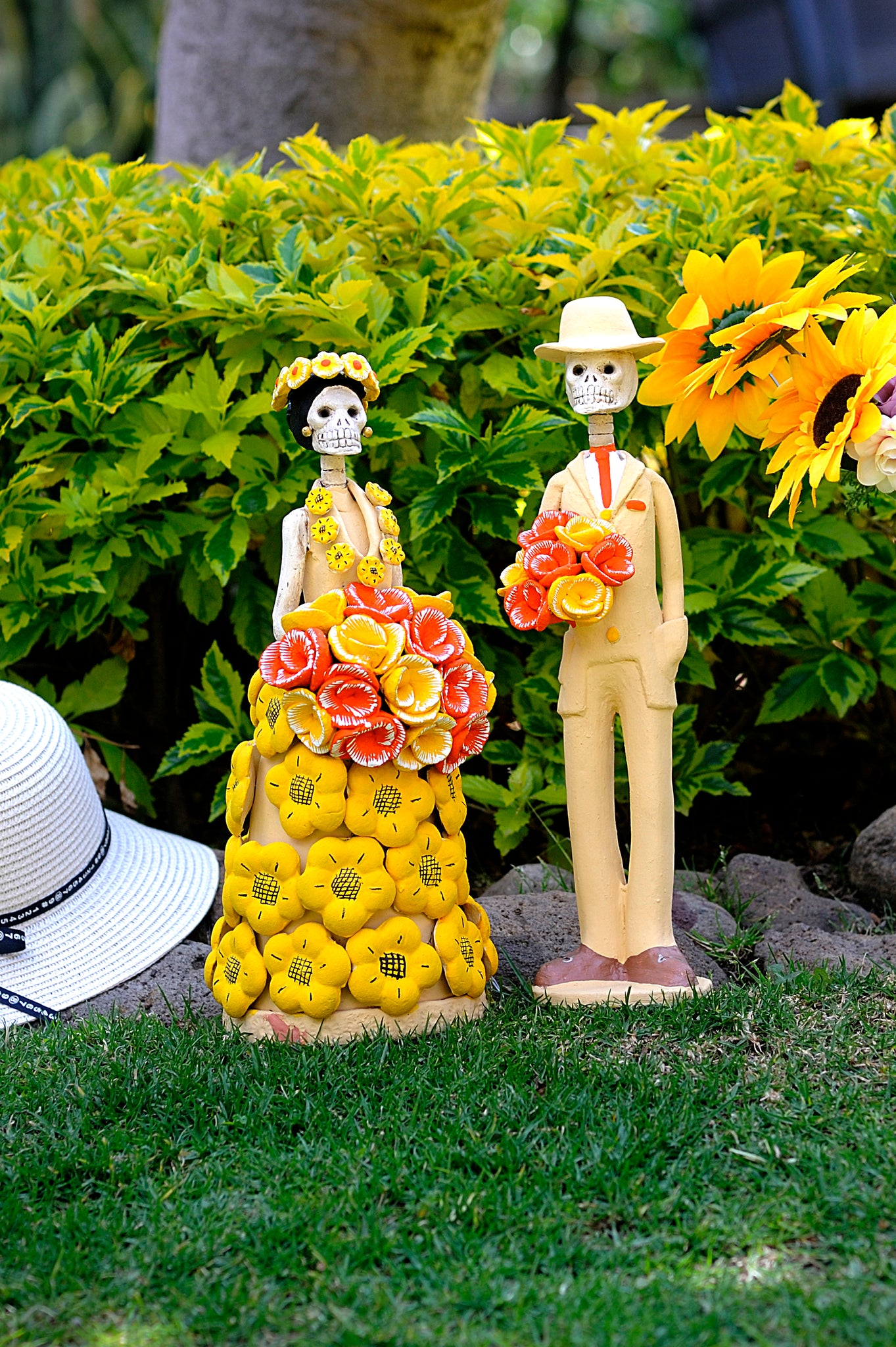 Catrines Dalia & Roberto in Beige and Orange - Clay Ceramic Catrina ...